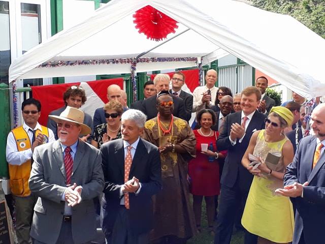 Bust presentation from Senator Theo Heyliger of St. Maarten – The Saba ...